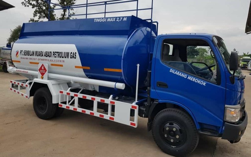 Harga dan Spesifikasi Truk Tangki BBM 5000 Liter Full Bottom Loading